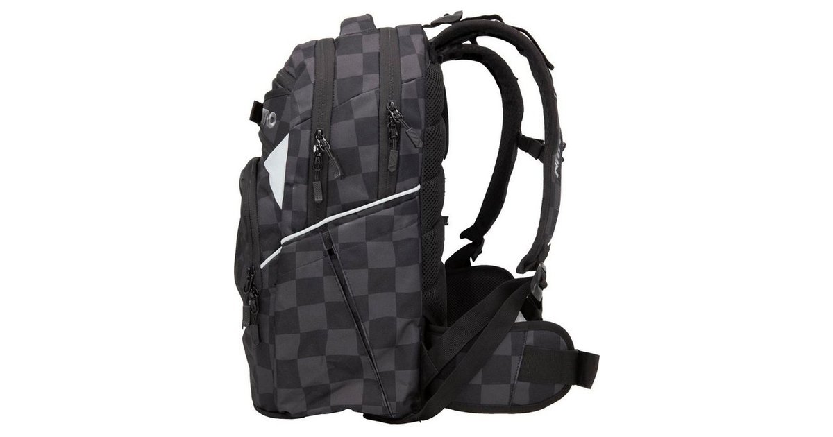 Nitro Superhero, Checker